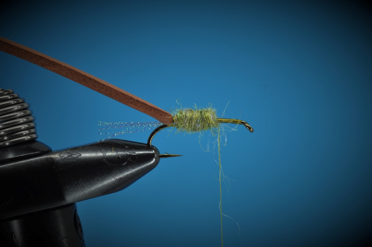 Skip's Predator Fly Step-by-Step - The Fat Fingered Fly Tyer