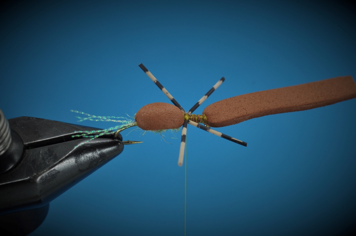 Skip's Predator Fly Step-by-Step - The Fat Fingered Fly Tyer